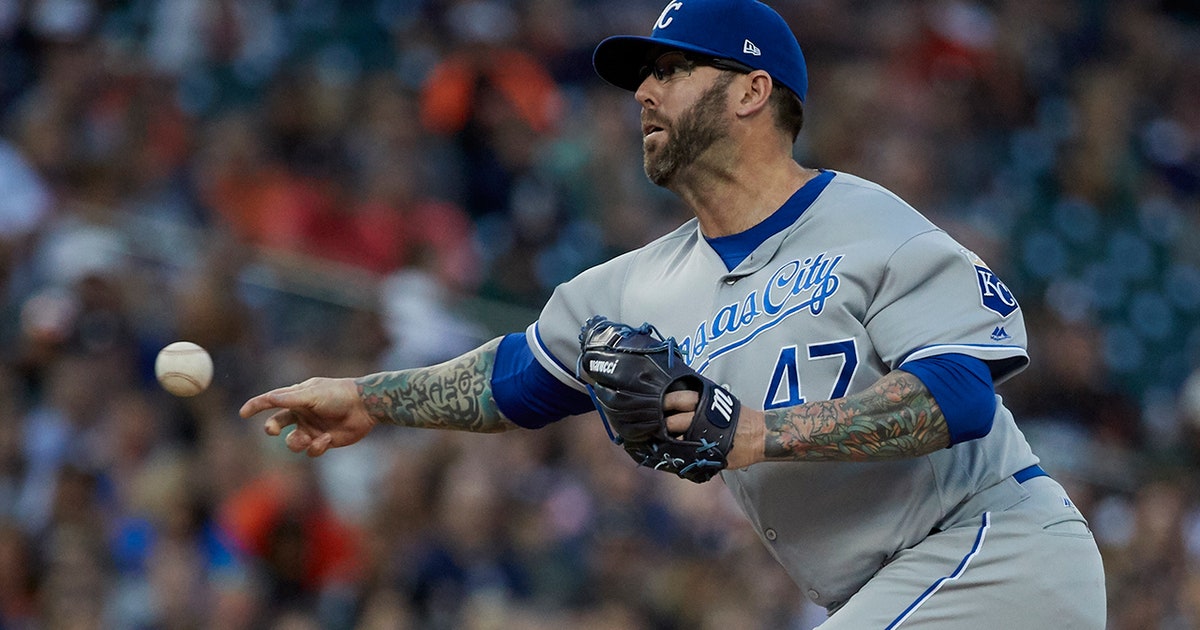 Braves bring back Peter Moylan to bolster bullpen options
