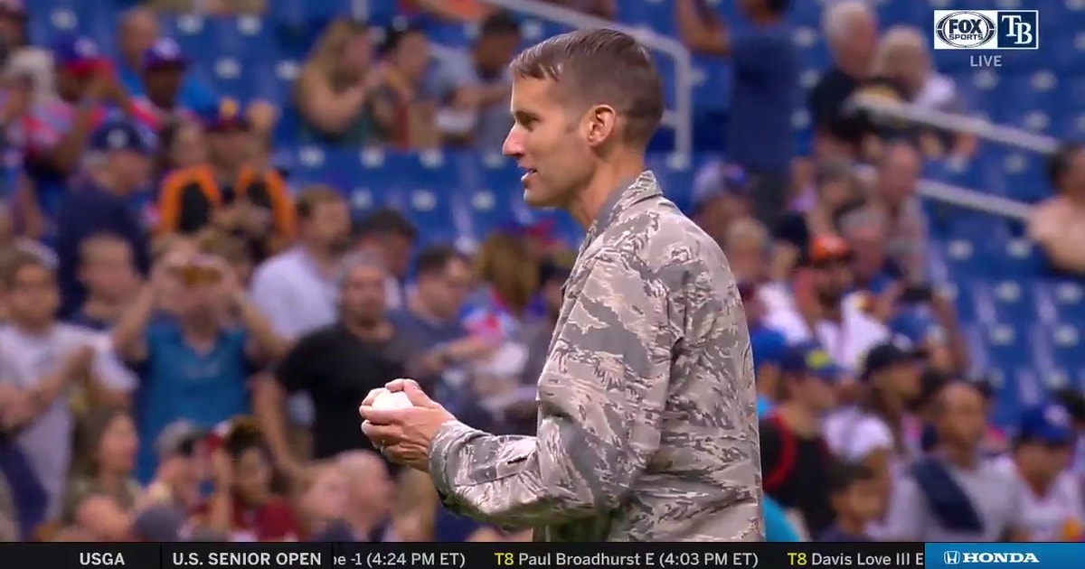 Col. Stephen Snelson throws out ceremonial first pitch at Rays game ...