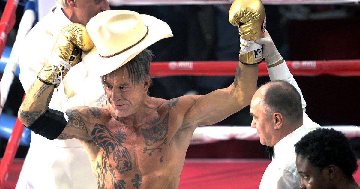 Actor Mickey Rourke wins in return to boxing at age 62 | FOX Sports
