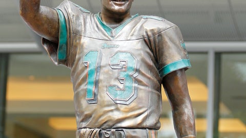 The 15 coolest NFL stadium statues | FOX Sports